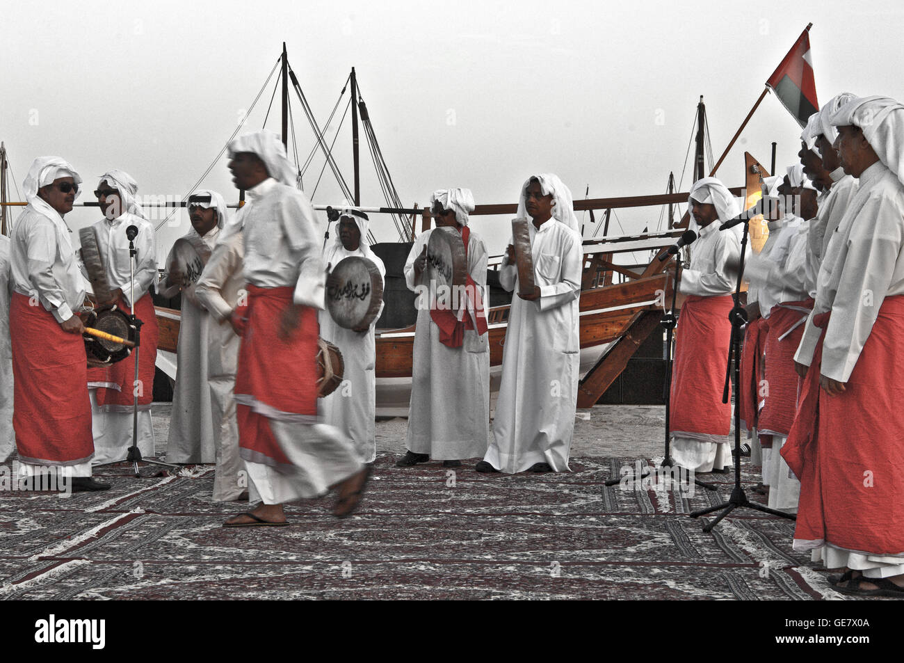 Traditional Qatari dance Stock Photo - Alamy