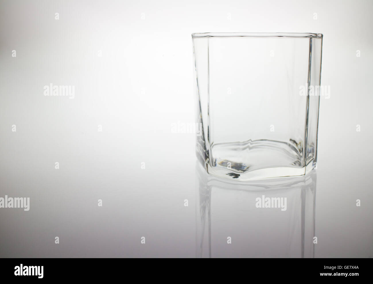 Crystal cocktail glass hi-res stock photography and images - Alamy