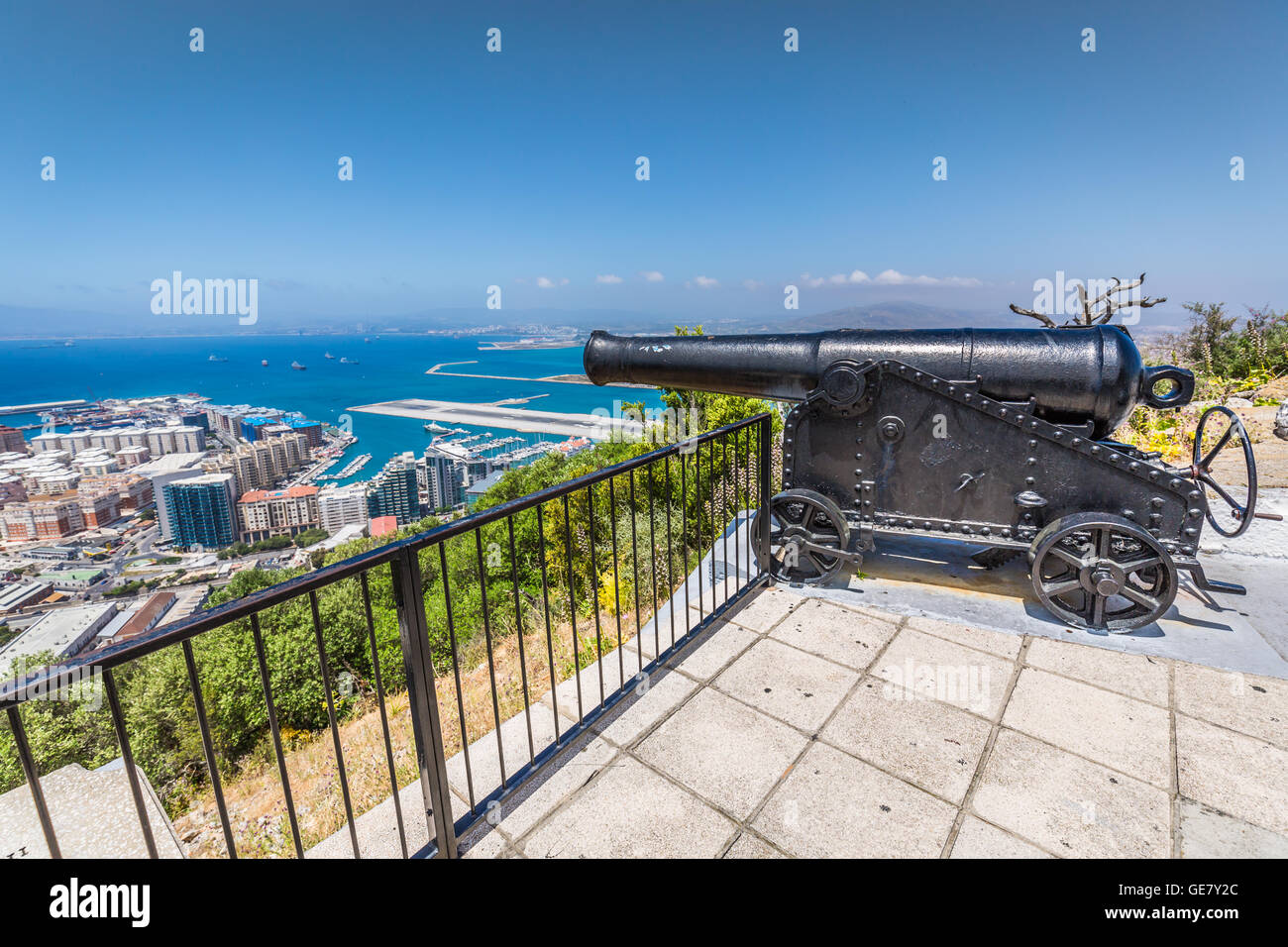 Gibraltar defence gun hi-res stock photography and images - Alamy