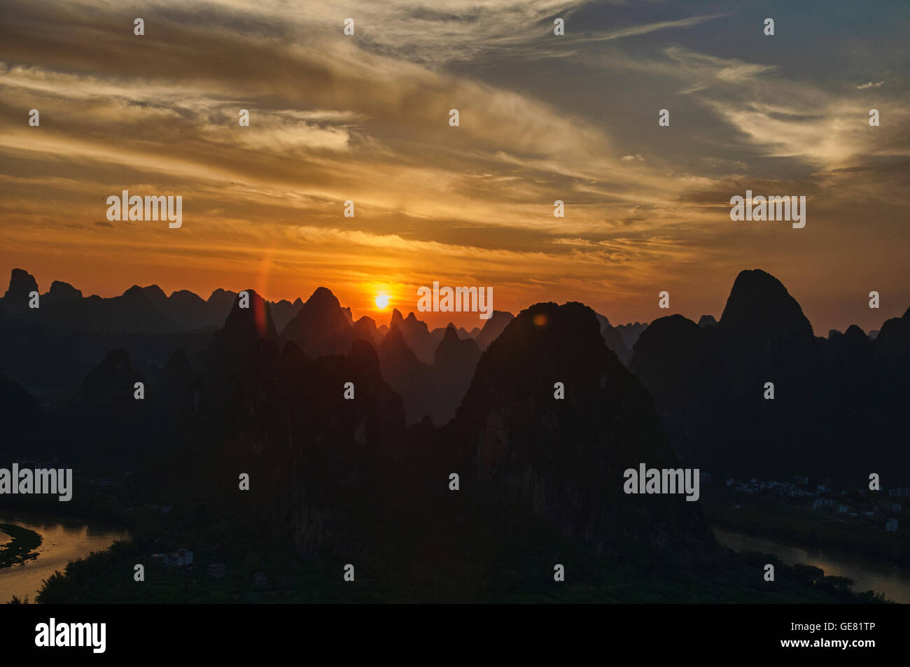 Spectacular mountain view hi-res stock photography and images - Alamy