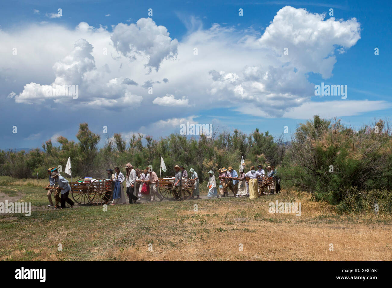 Mormon high school students participate in a three-day handcart trek ...