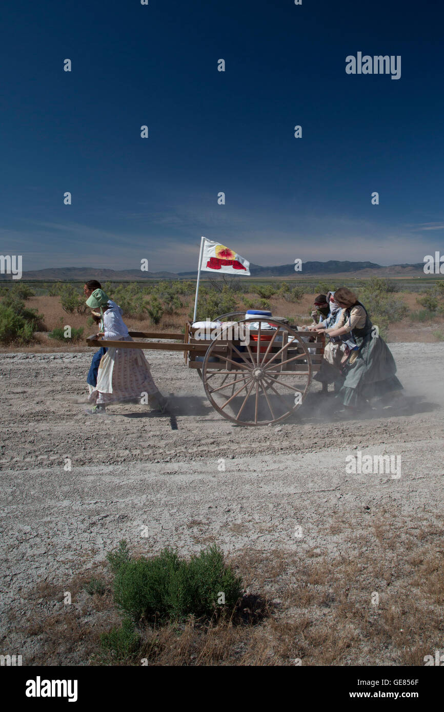 Mormon high school students participate in a three-day handcart trek ...