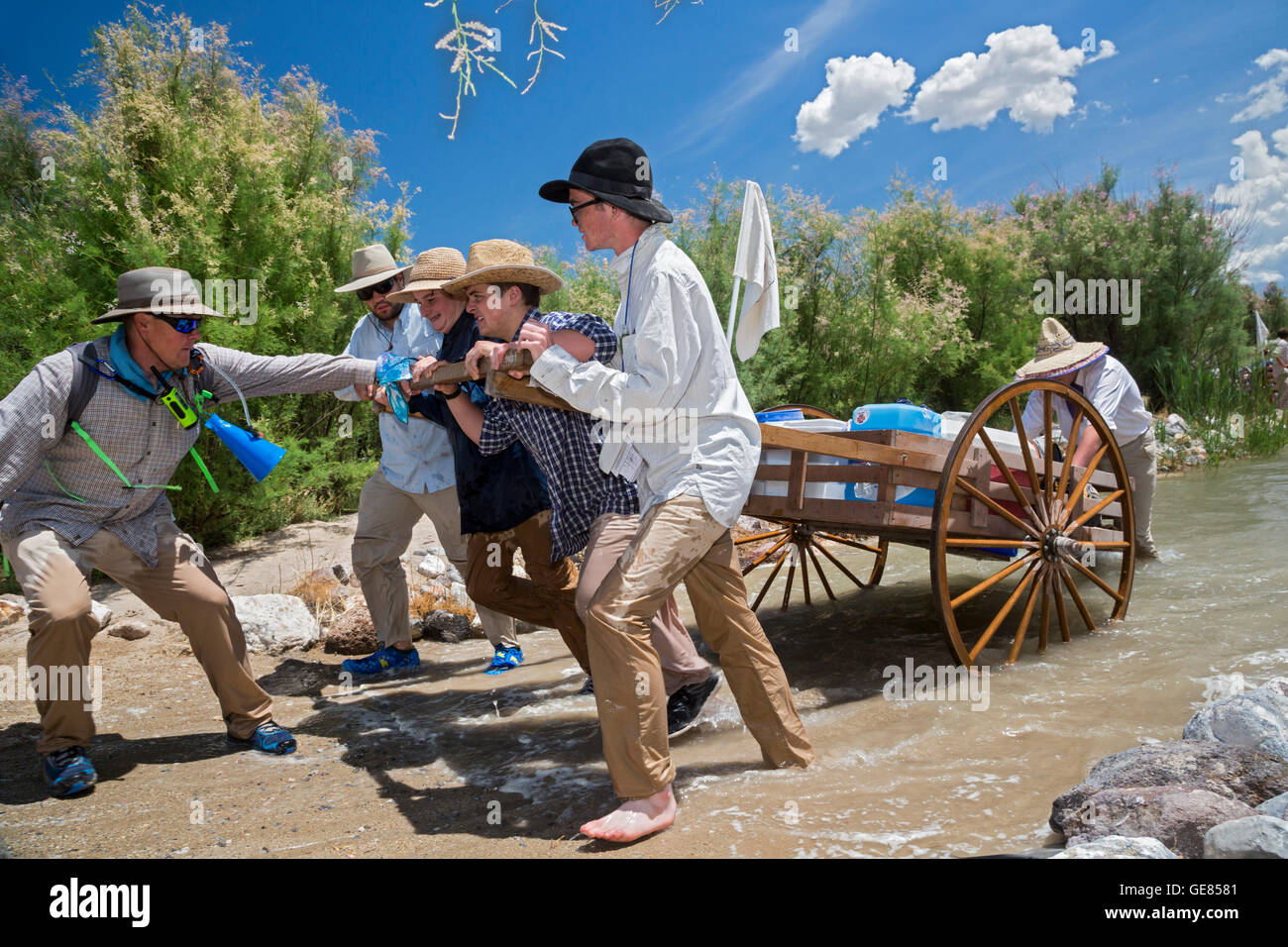 Mormon high school students participate in a three-day handcart trek ...