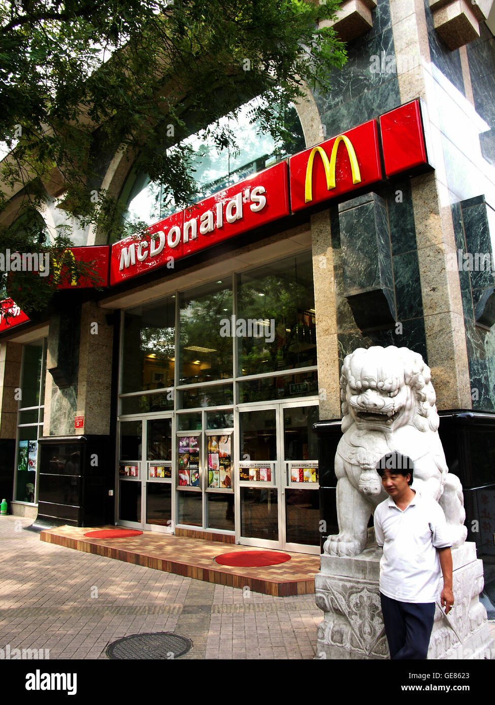 Macdonalds in china hi-res stock photography and images - Alamy