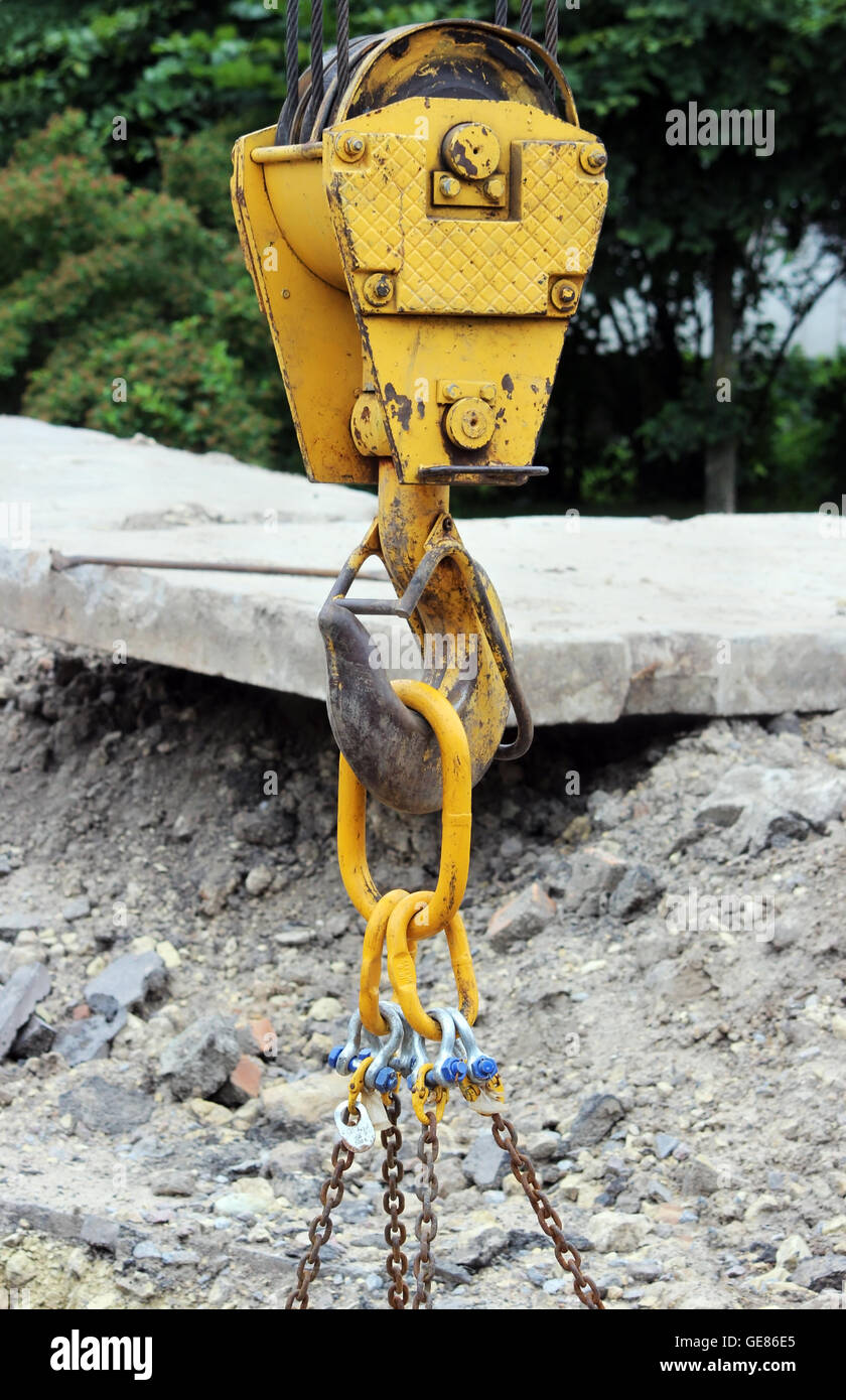 Elements of crane: hook, loop, chain, connecting parts Stock Photo - Alamy