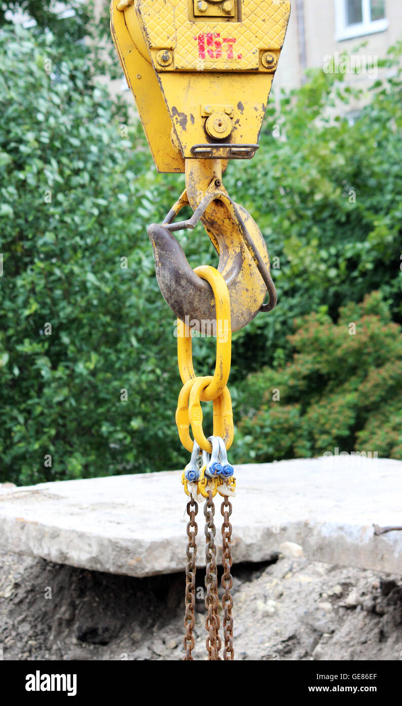 Elements of crane: hook, loop, chain, connecting parts Stock Photo - Alamy