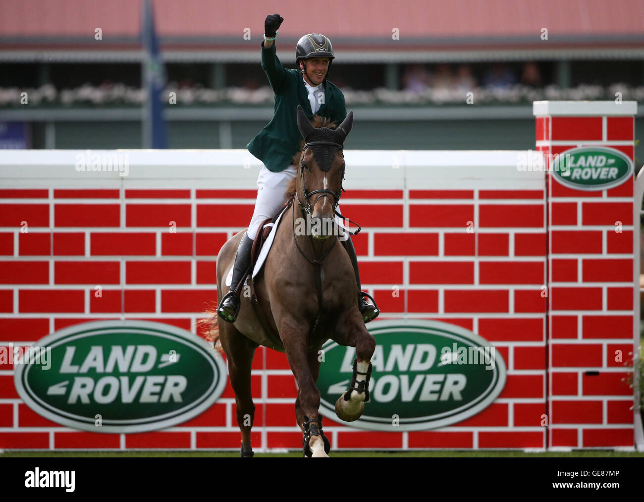 Shane Breen on Cicero is joint winner of the Land Rover Puissance ...