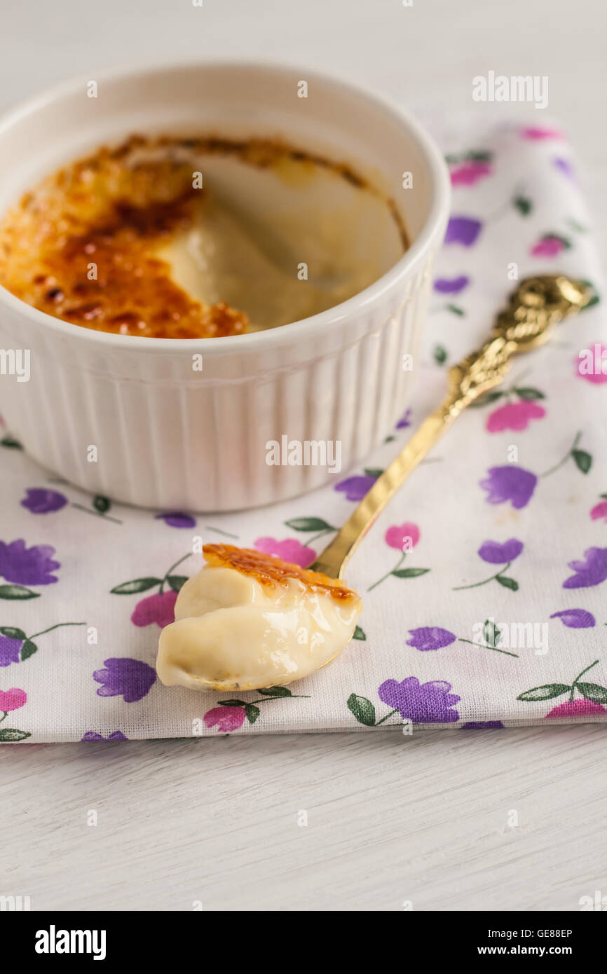 Ramekin with creme brulee and spoon in the middle Stock Photo - Alamy