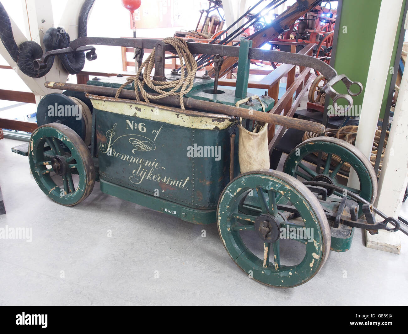 The 1720 Jan van der Heijden spuit (spray) with a schraagzak ...