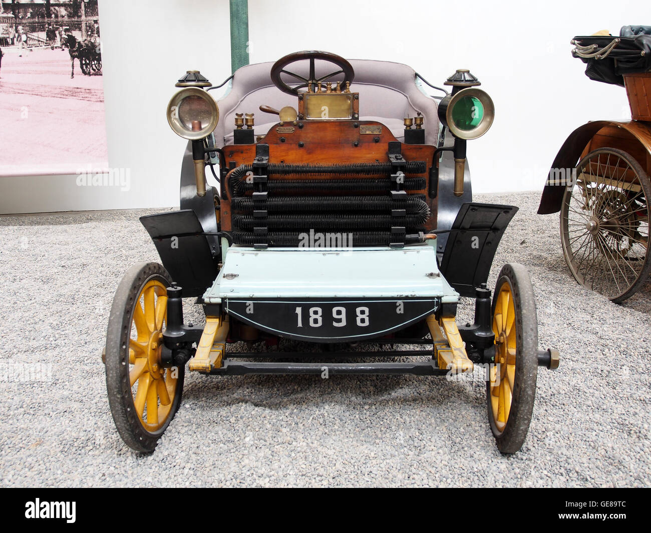 The 1897 Bardon Phaeton is an early automobile with a 5-horsepower ...