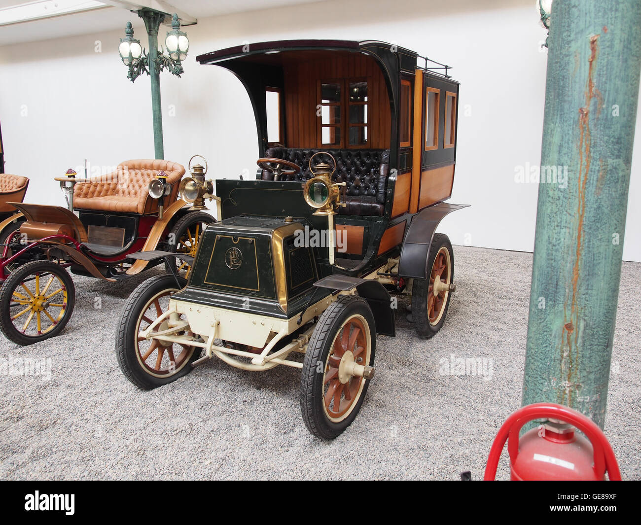 The 1898 Panhard-Levassor Tonneau Ferme Type A2 is a French automobile ...