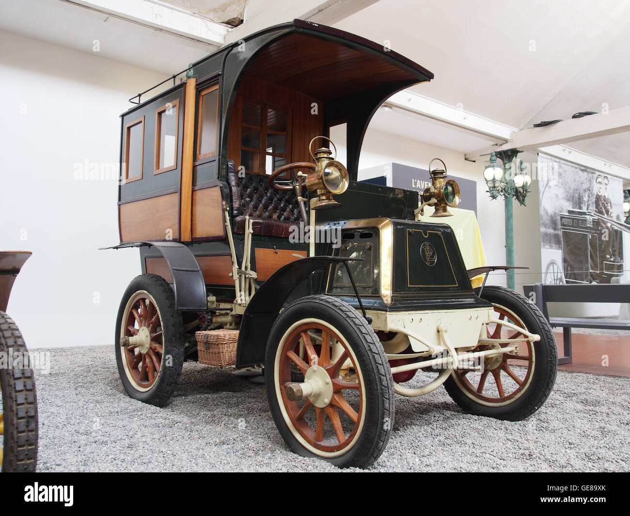 The 1898 Panhard-Levassor Tonneau Ferme Type A2 is an early French ...