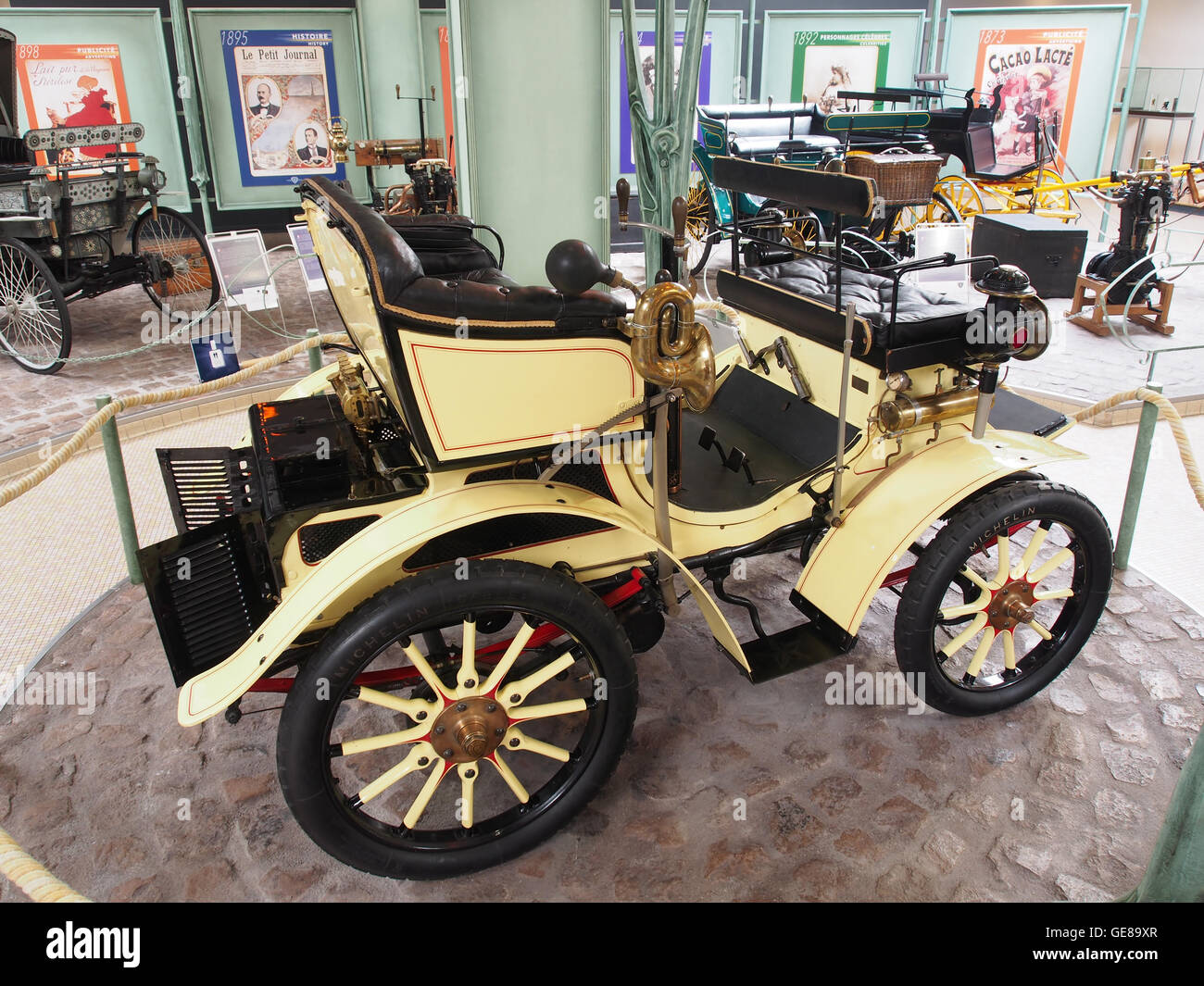 The 1899-1902 Peugeot Type 26, featuring a 1056cc engine and 5 hp, is a ...