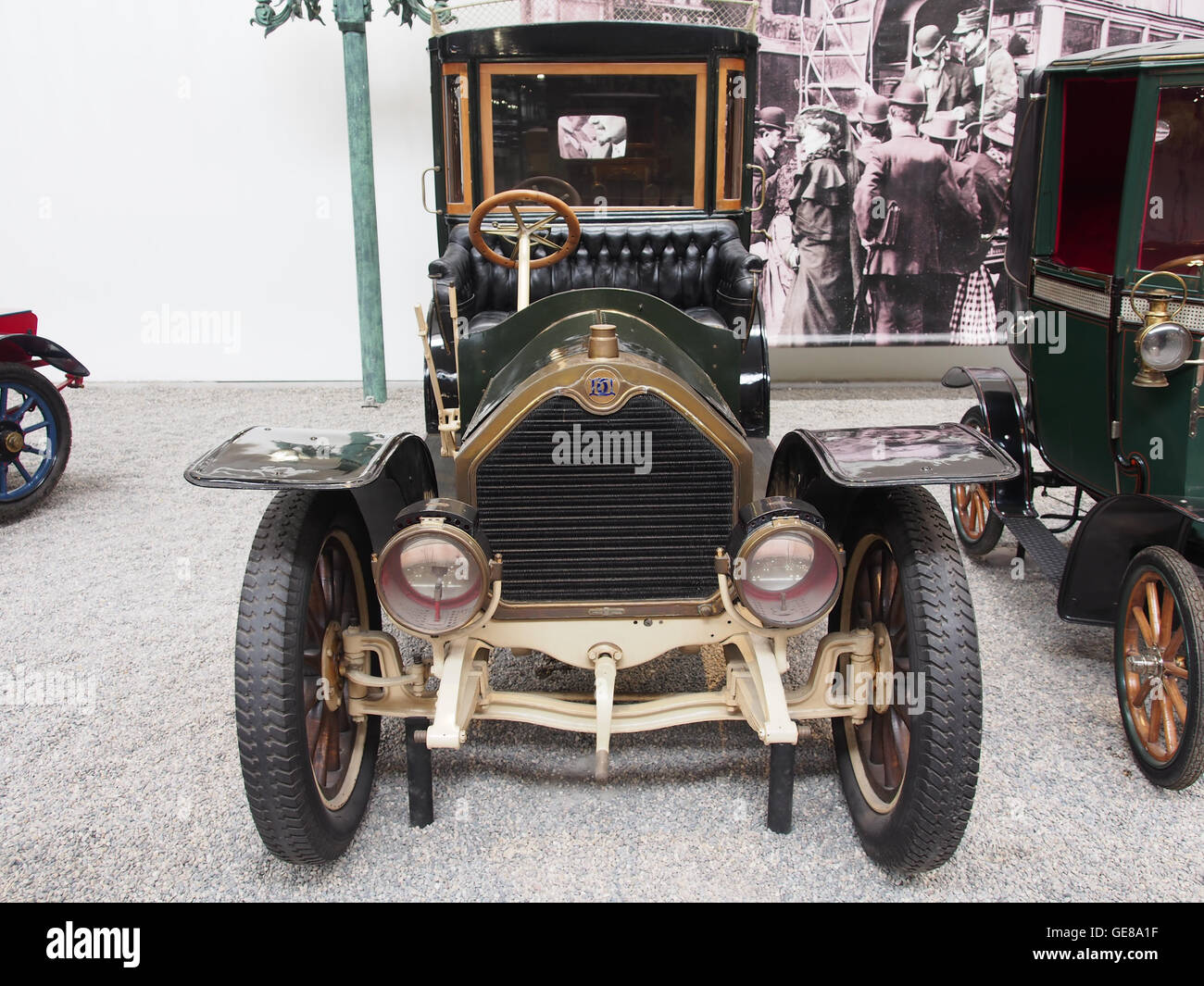 The 1907 Darracq Coupe chauffeur SS 20/28, featuring a 28.5 horsepower ...