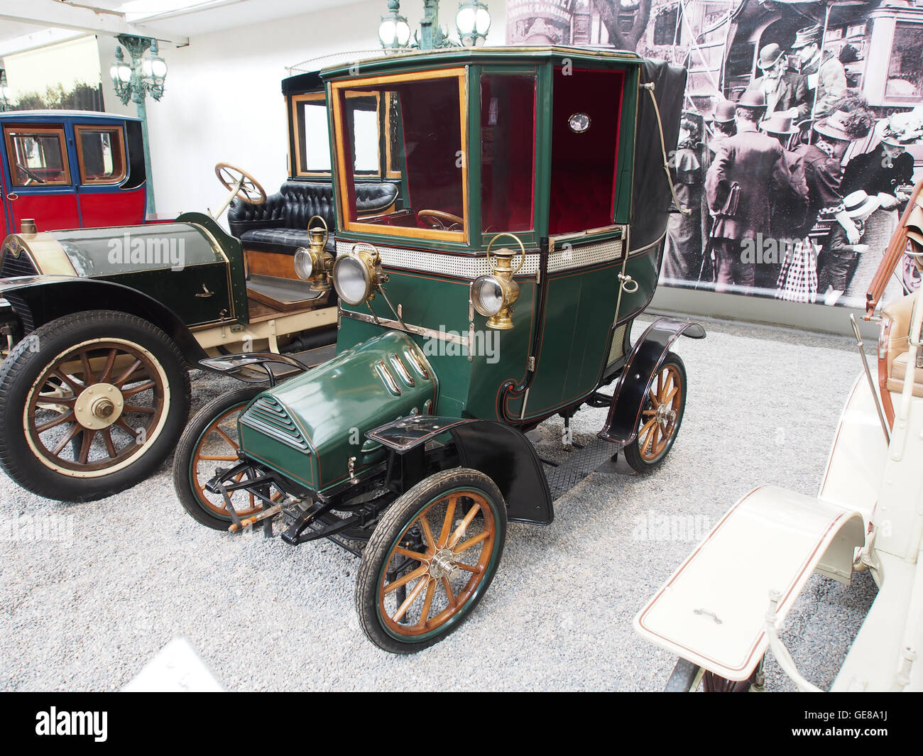 The 1907 Piccolo Coupe Landaulet is a classic automobile featuring a 7 ...