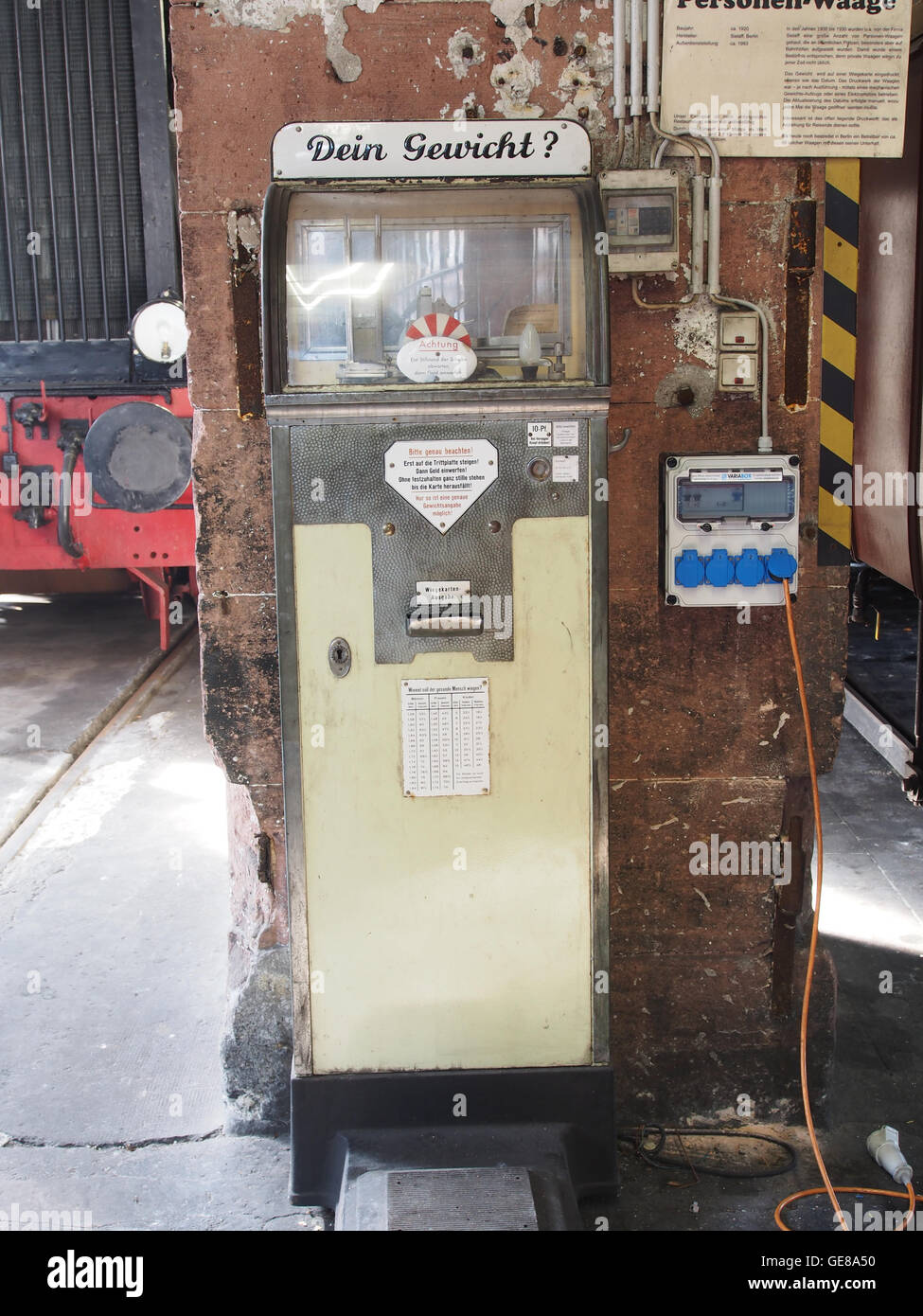 A 1920 Sielaff, Berlin, Personen-Waage (personal weighing scale), an ...