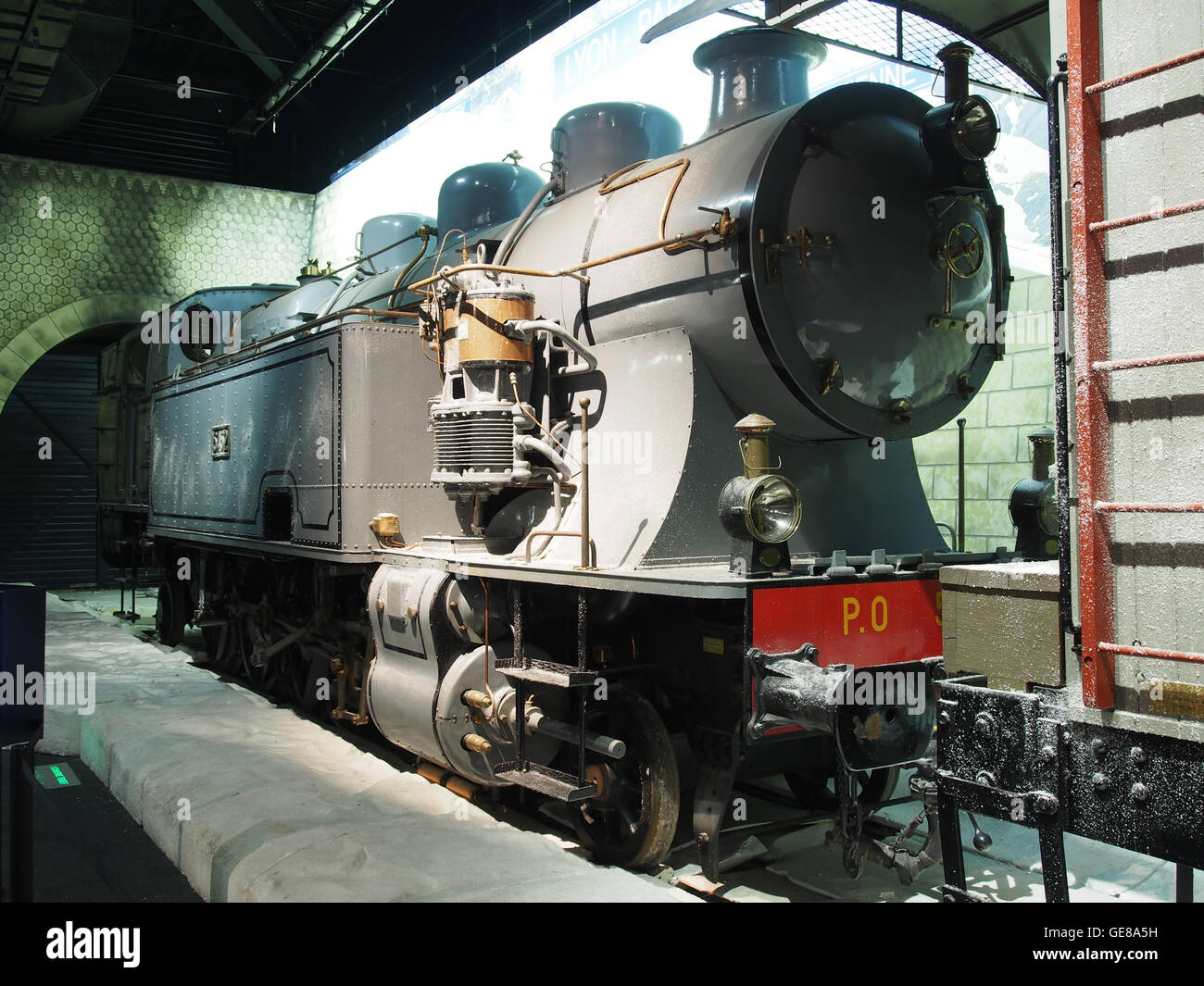 1922 Paris-Orléans Locomotive 5452, a steam locomotive from the early ...