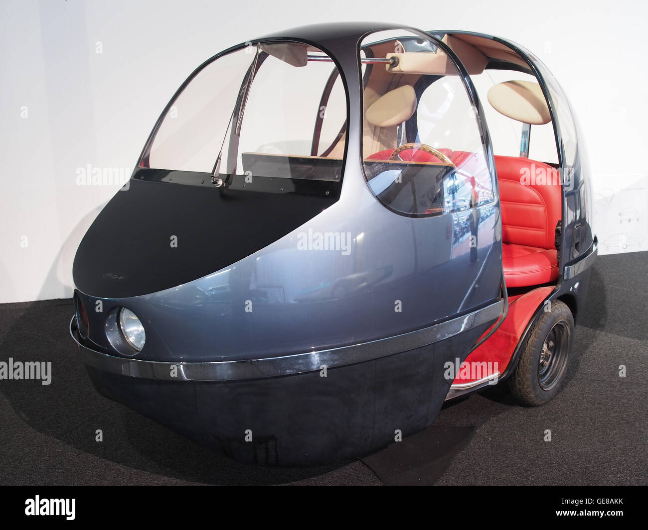 The 1996 Ellipsis prototype No6 is part of a series of experimental ...