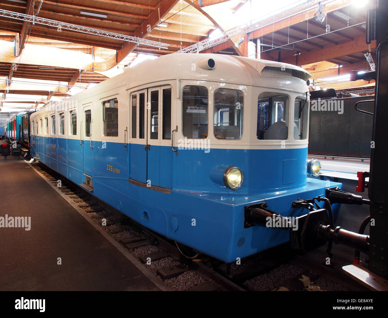 The Renault VH2211 ZZE autorail is a French diesel railcar model ...