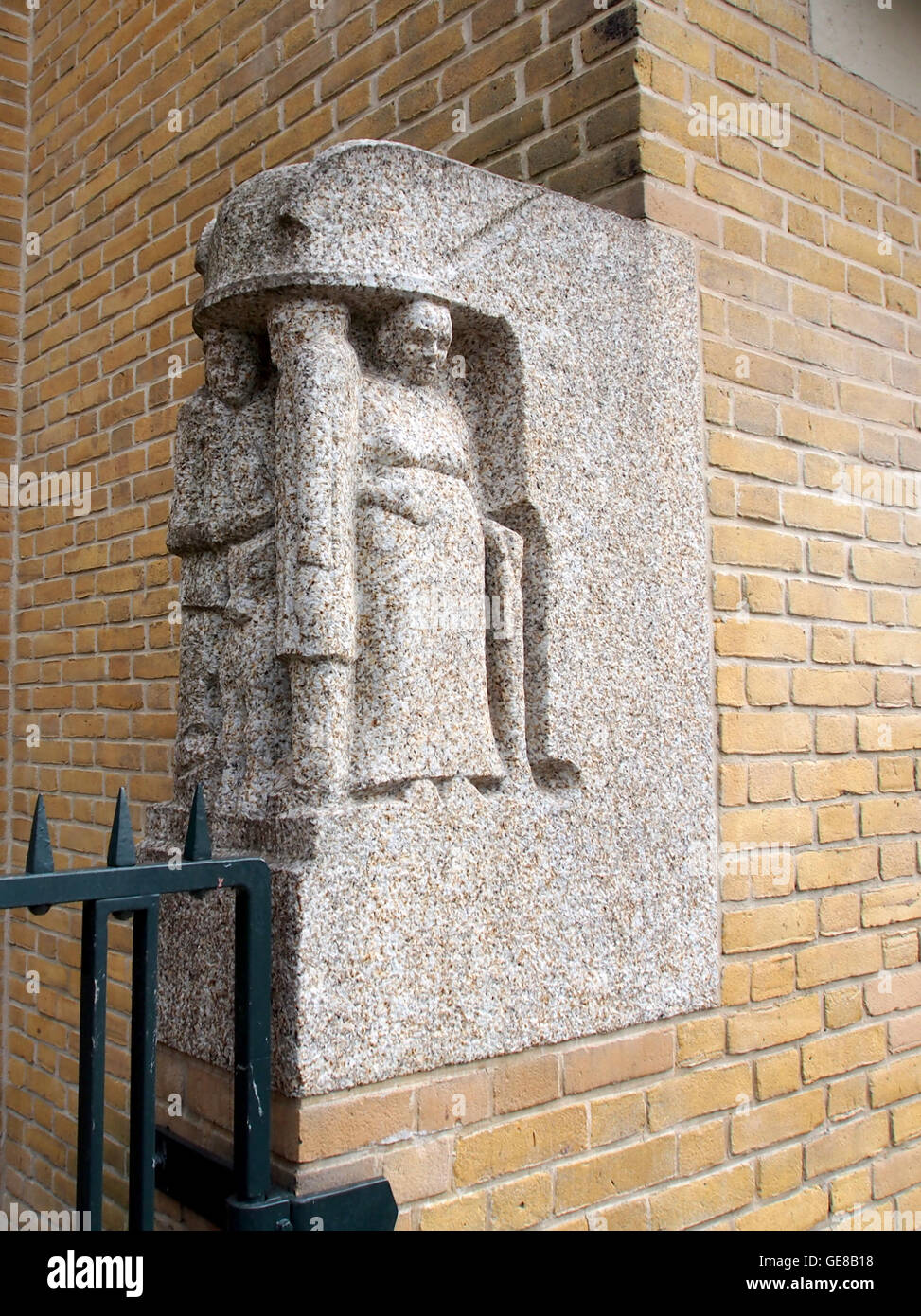 This image features the Berlage Lyceum, located on the Jozef ...