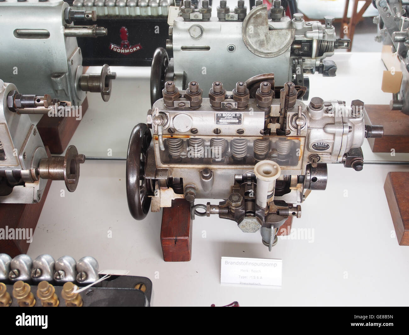 The Bosch PES6A is a type of pneumatic fuel injection pump used in ...