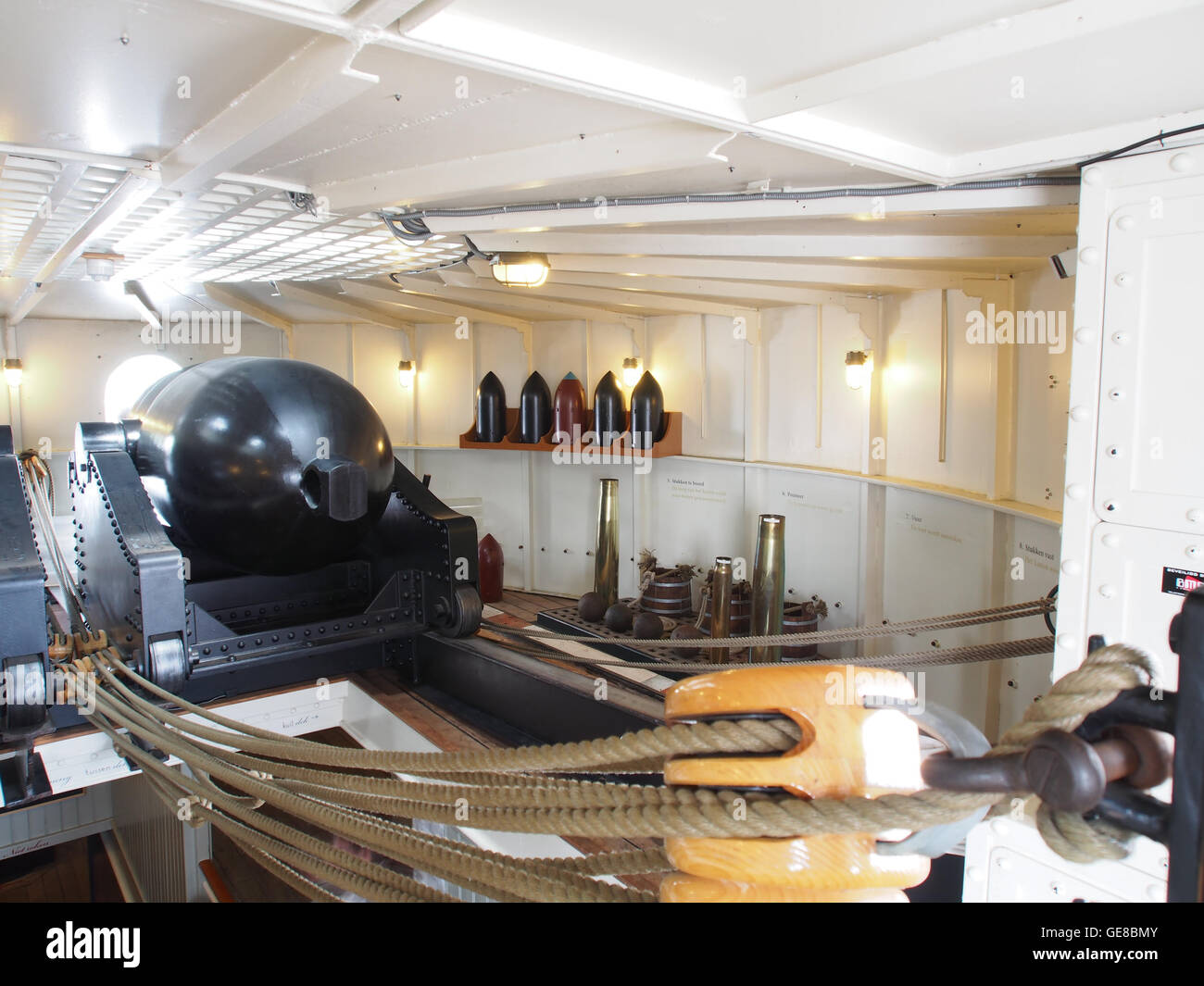Turret gun hi-res stock photography and images - Alamy