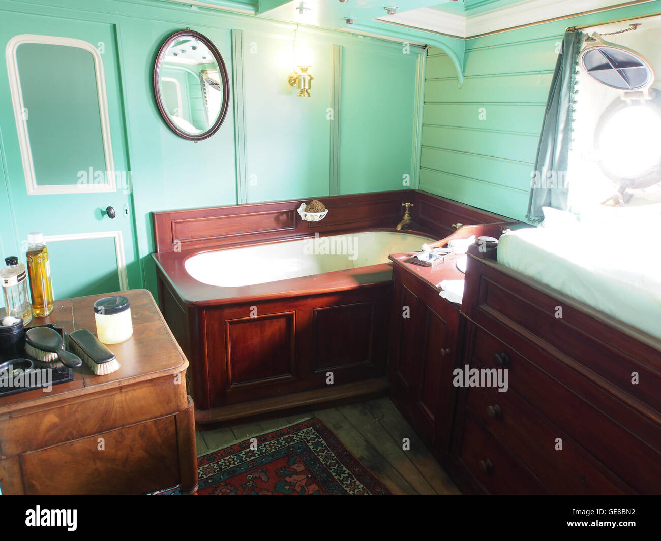 The photograph shows the captain's quarters aboard the ship De Buffel ...