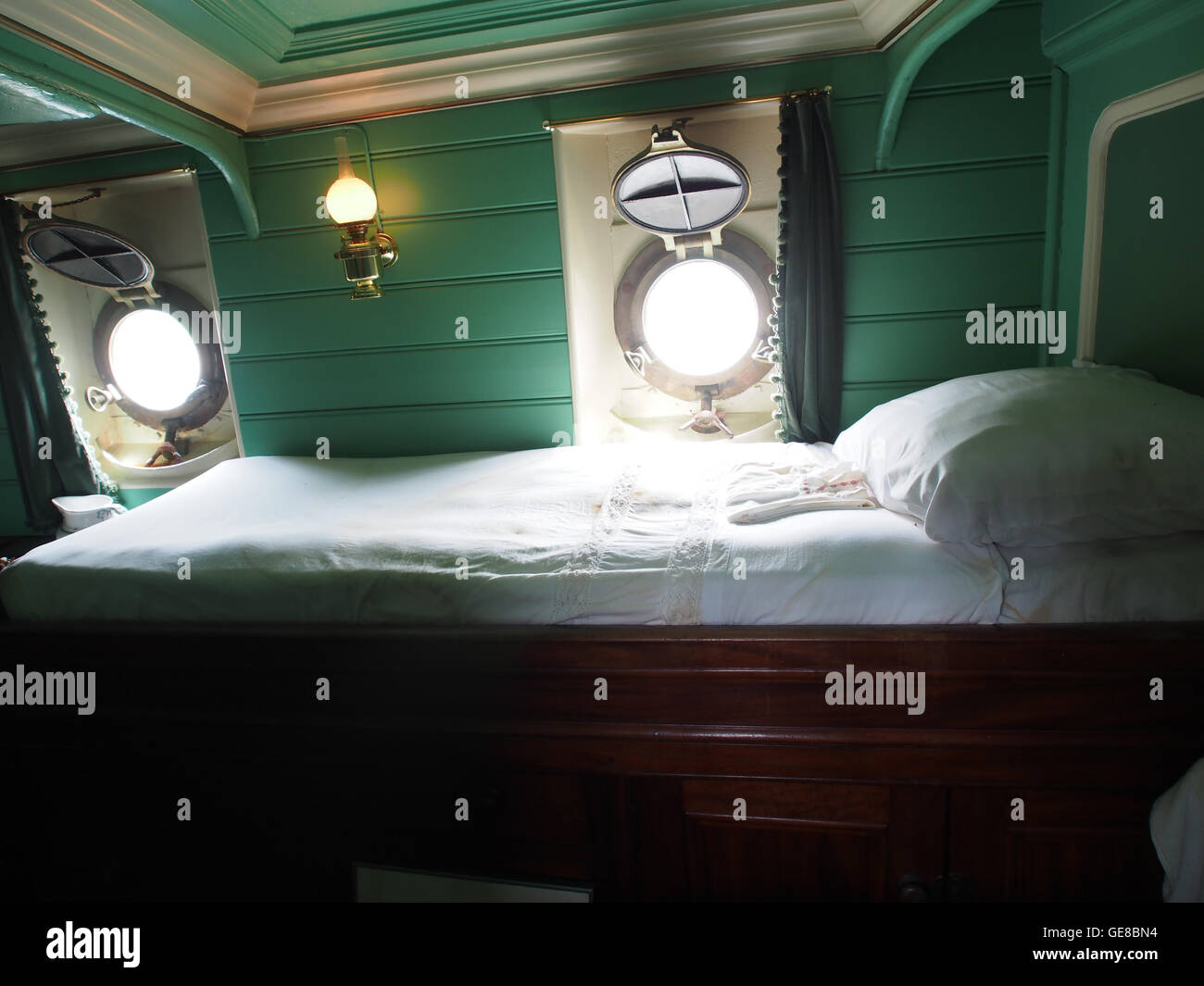 Ship quarters hi-res stock photography and images - Alamy