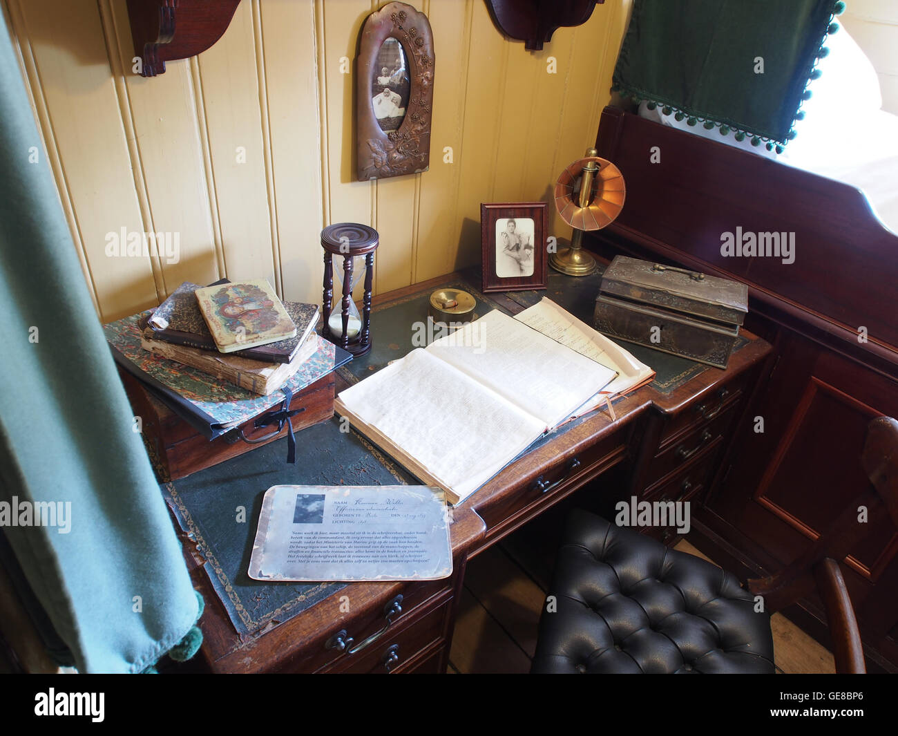 A photograph titled 'De Buffel, verblijf foto 4' depicting a detailed ...