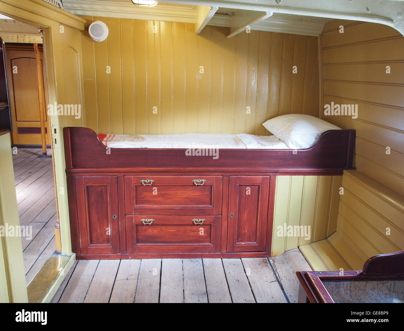 The image 'De Buffel, verblijf foto 7' shows the De Buffel ship during ...