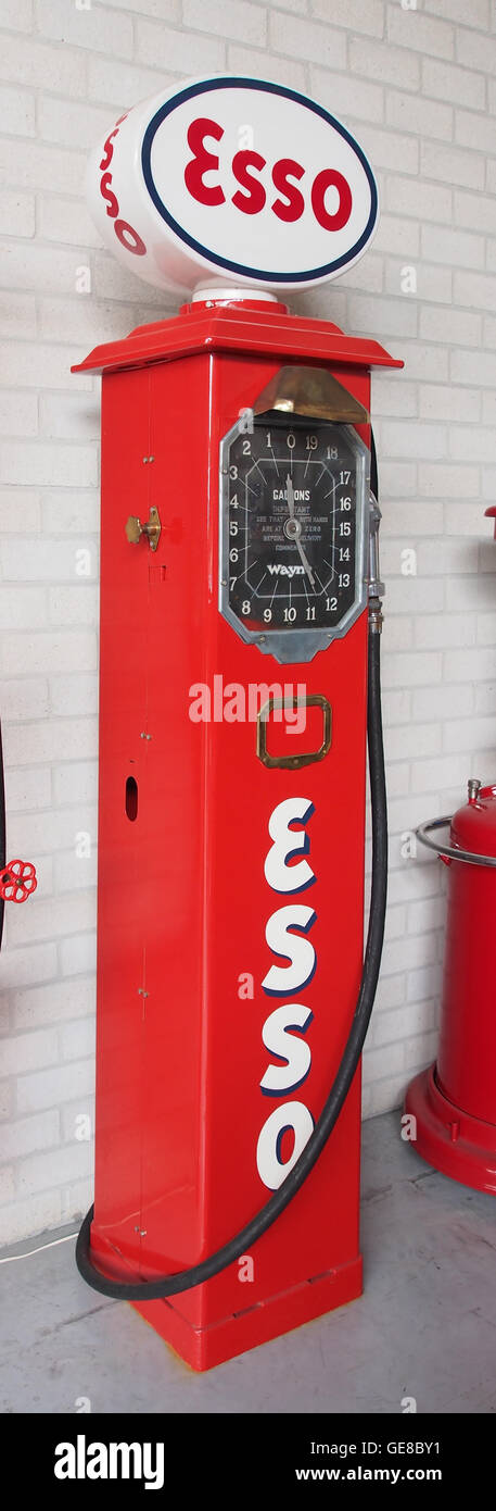 Esso vintage fuel station logo hi-res stock photography and images - Alamy