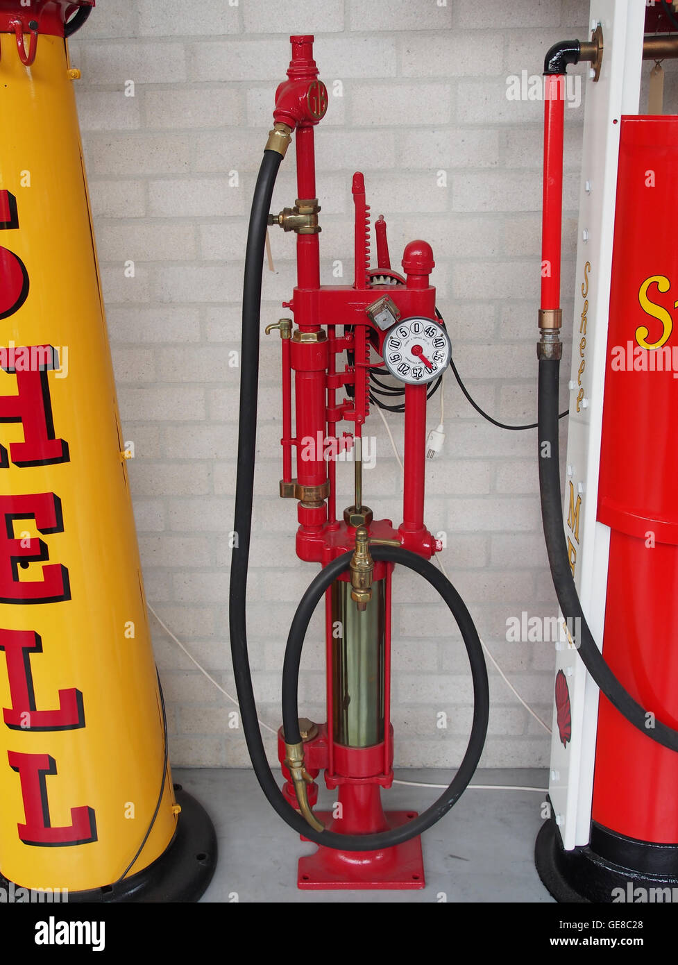 Benzinepomp hi-res stock photography and images - Alamy