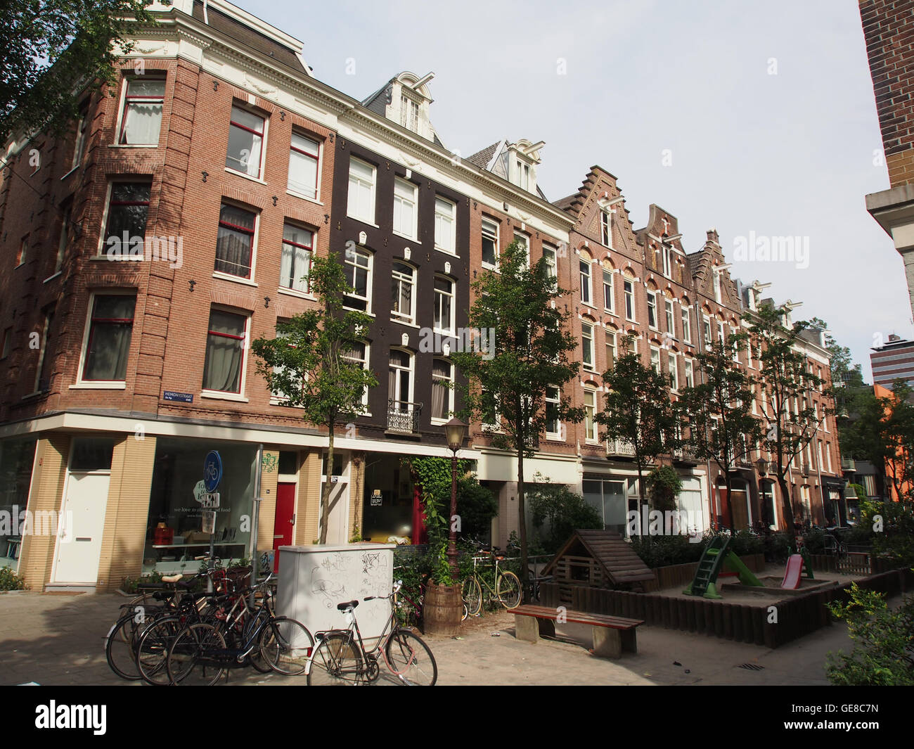 This image depicts the intersection of Hemonystraat and Tweede Jan van ...