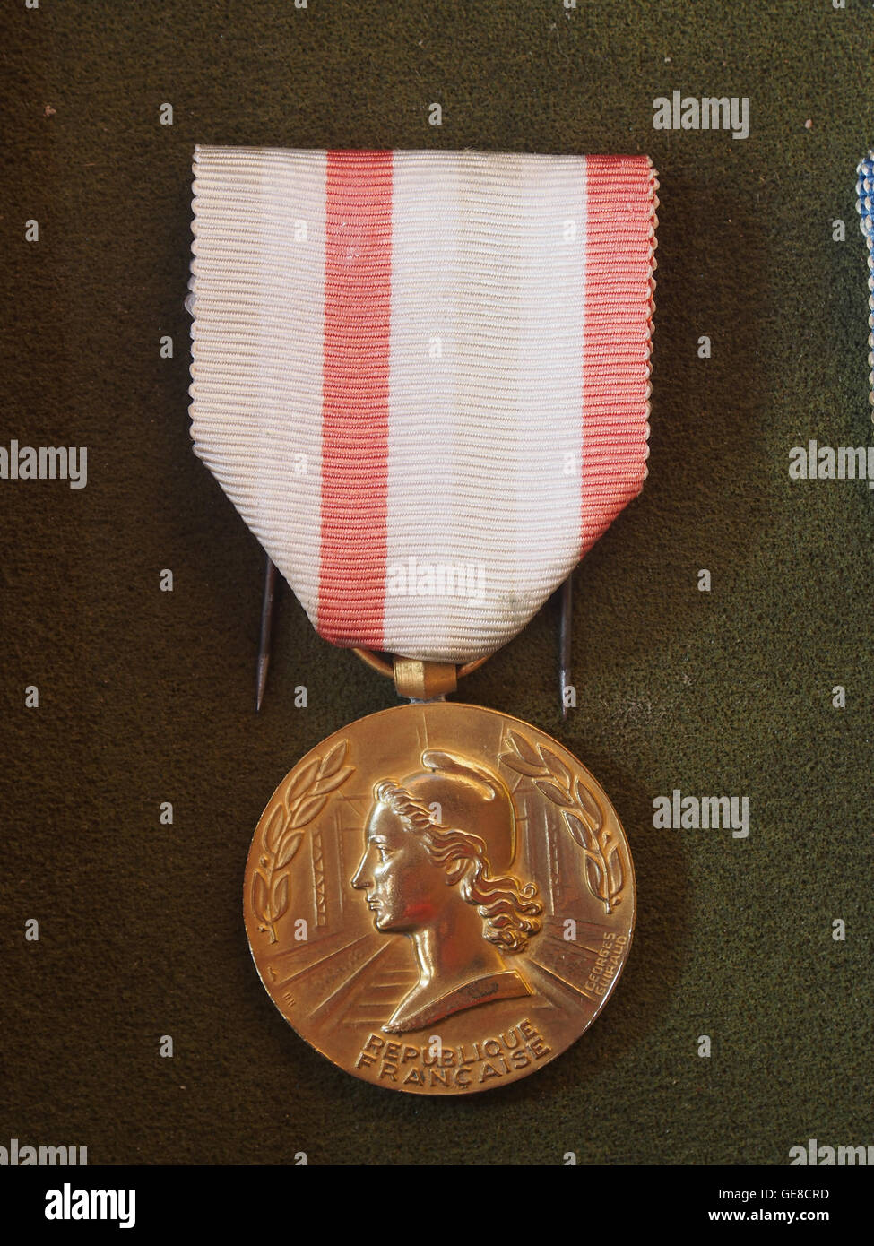 This medal, known as 'Medaille Chemin de Fer,' commemorates a railway ...