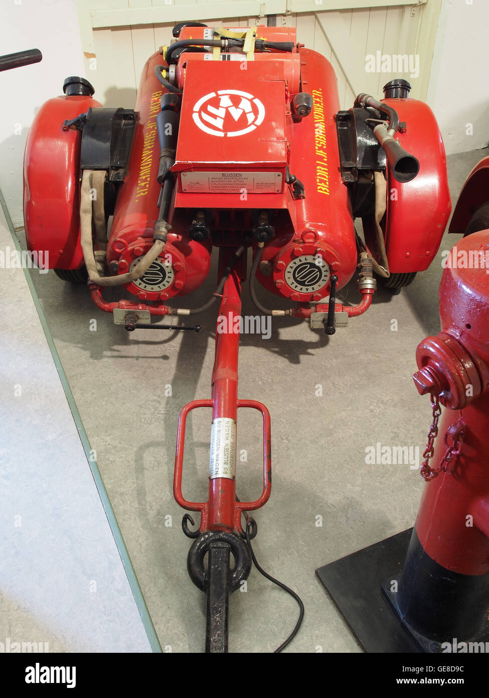 A historical image of an old Dutch powder fire engine (Oude ...