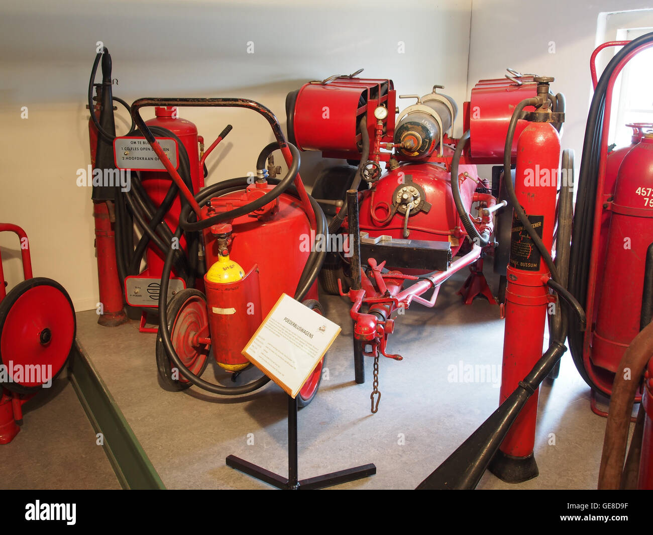 This image features an antique 'Oude Poederbluswagen', a historical ...