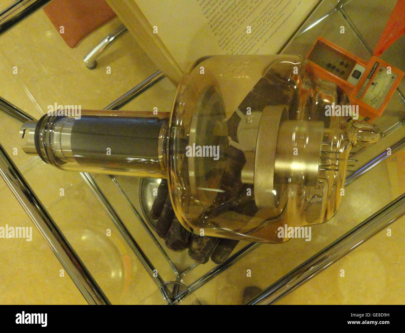 The image shows an old RC3B6ntgen lamp at the VU University Medical ...