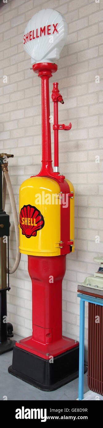 Benzinepomp hi-res stock photography and images - Alamy