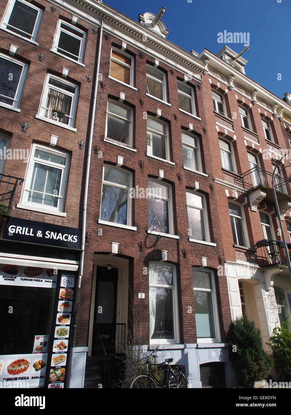 A photograph of Sarphatipark, a public park located in Amsterdam, known ...