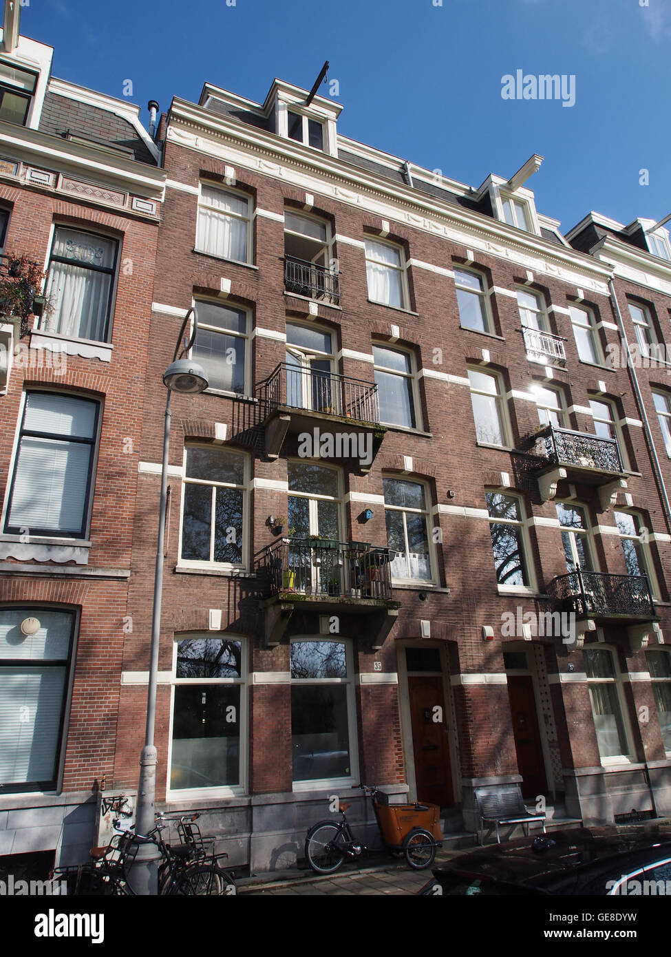 This image shows a section of Sarphatipark in Amsterdam, a popular ...