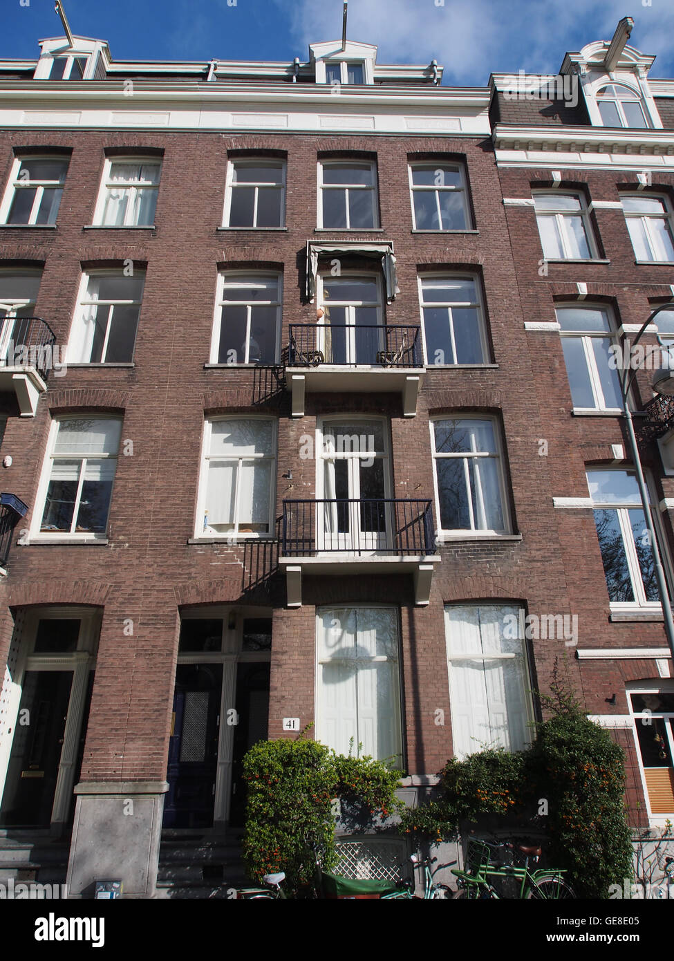 This image depicts a scene from Sarphatipark in Amsterdam, a public ...