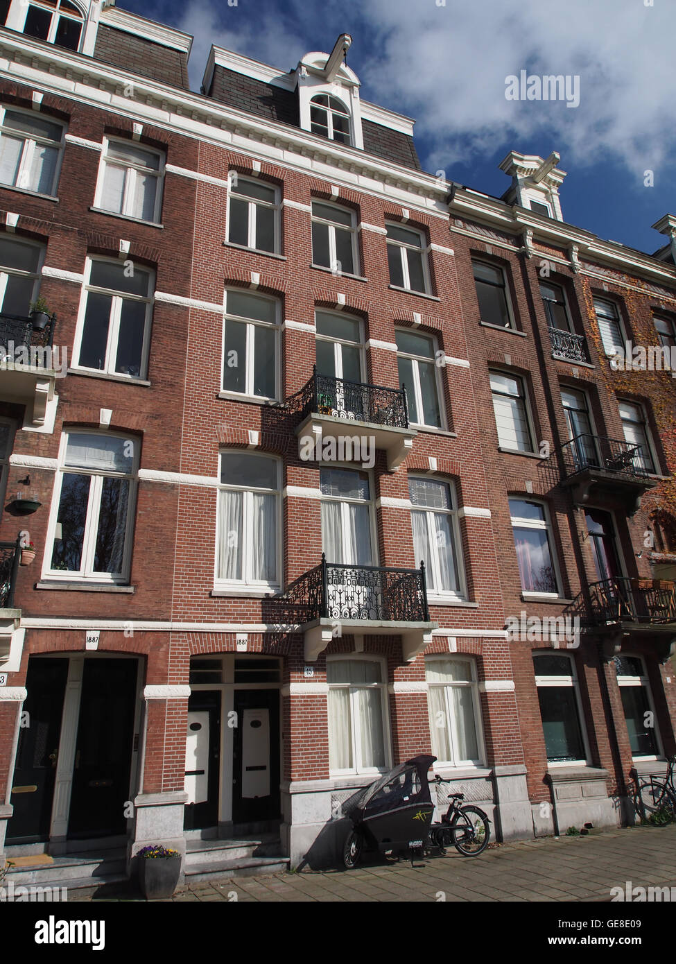 Sarphatipark is a public park in Amsterdam, known for its lush greenery ...