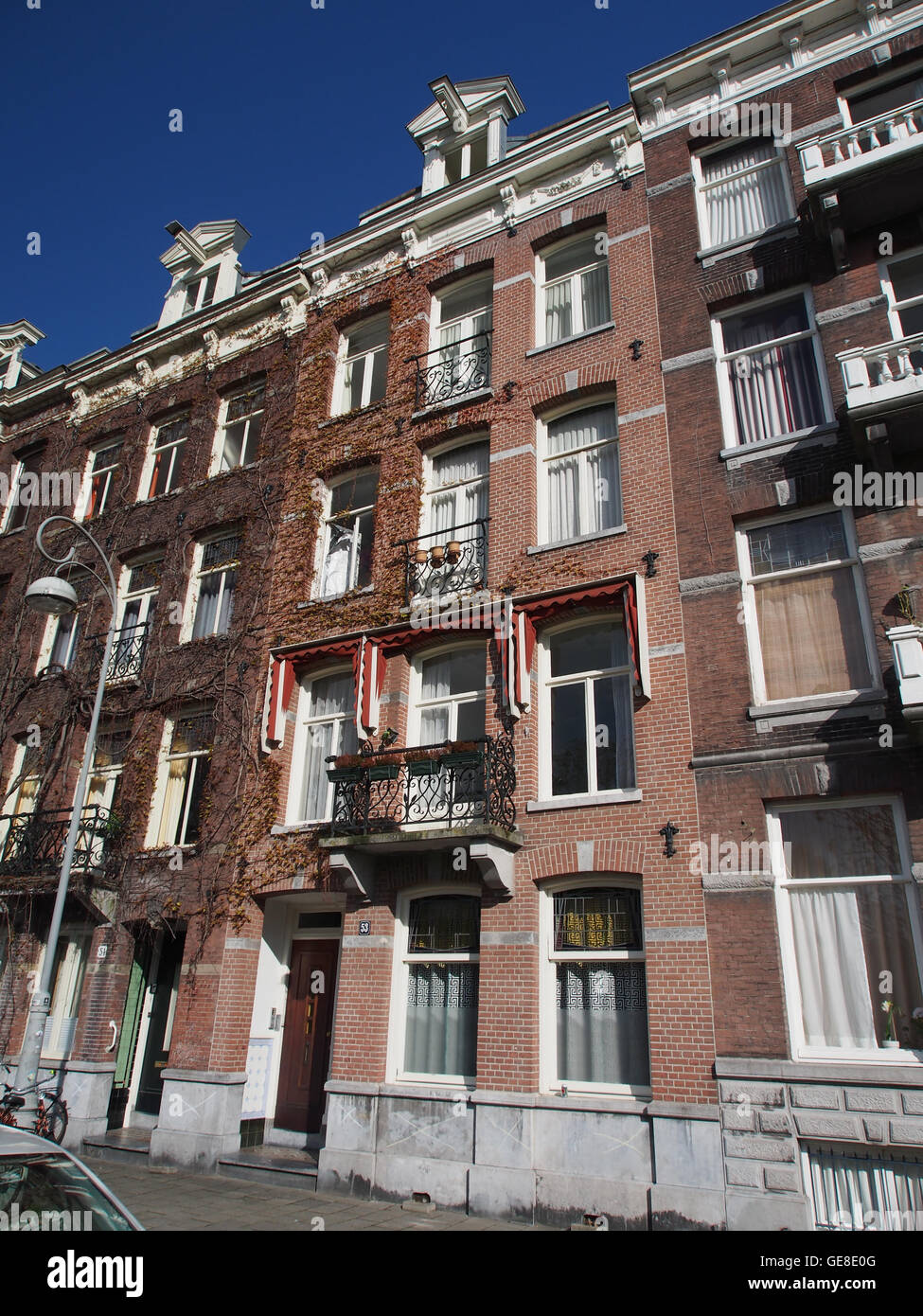 This photograph showcases Sarphatipark, a public park located in ...