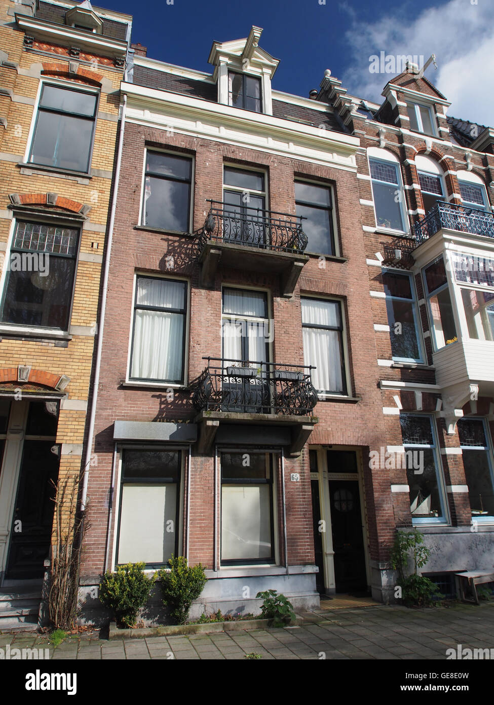 Sarphatipark is a public park in Amsterdam, known for its green spaces ...