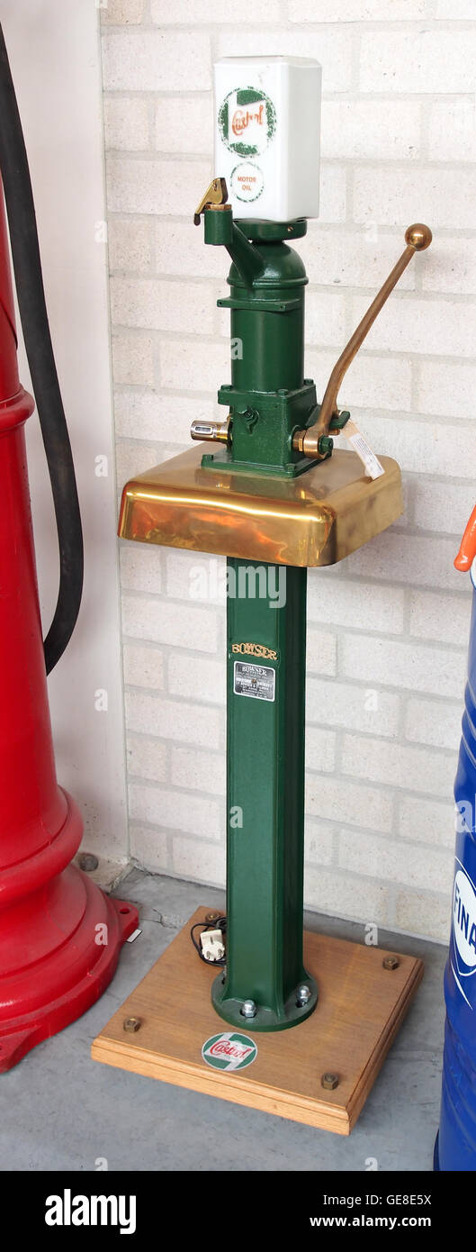 Oil pump in gas hi-res stock photography and images - Alamy