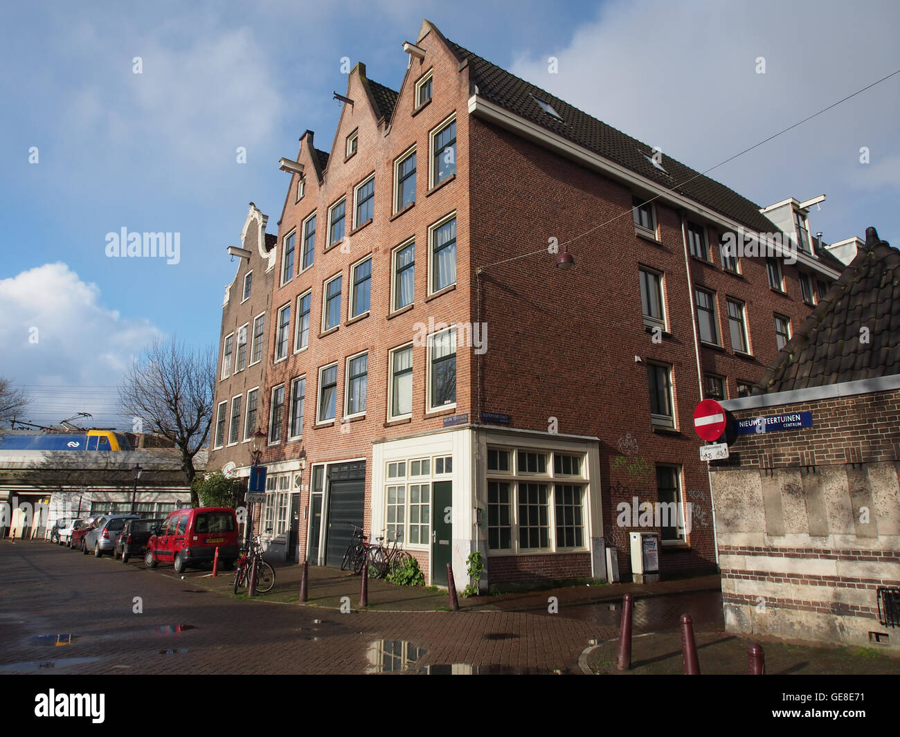 This image depicts the intersection of Sloterdijkstraat and Nieuwe ...