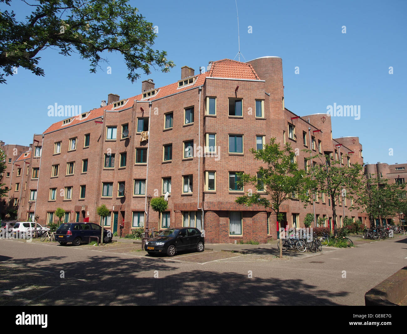 Storefronts lining hi-res stock photography and images - Alamy