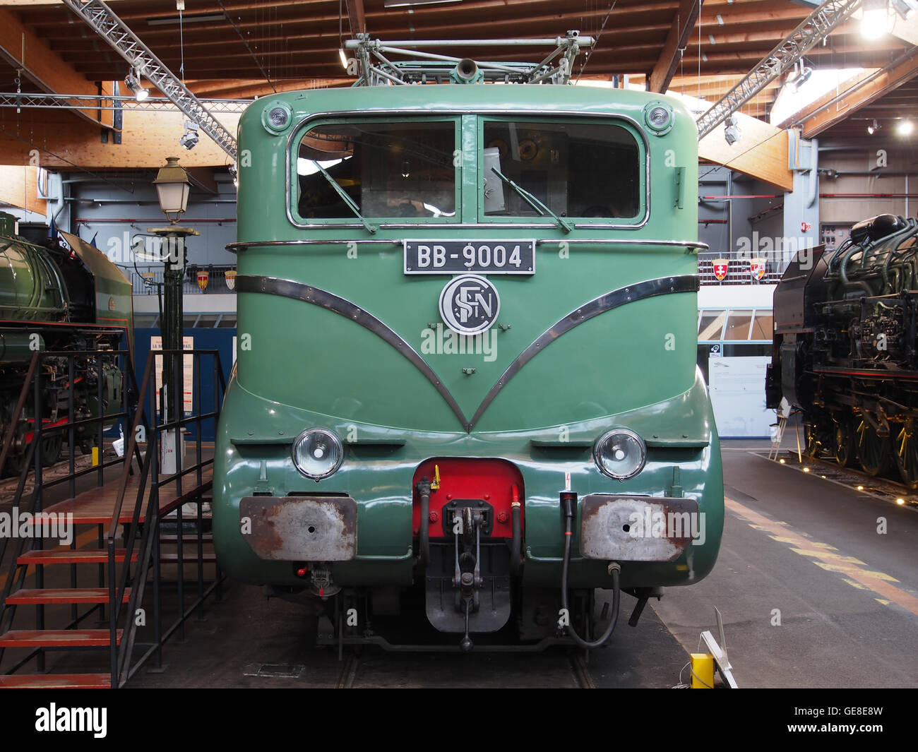 The SNCF BB 9004 is a French electric locomotive built in the 1960s ...