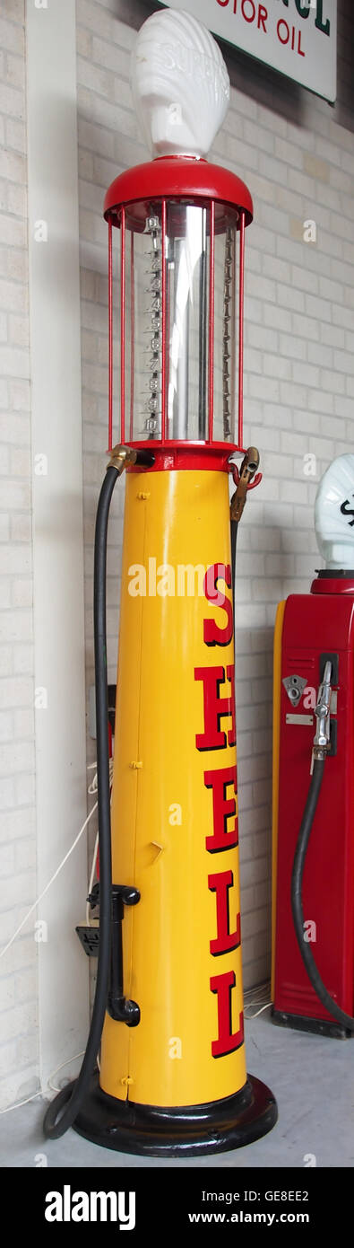 Benzinepomp hi-res stock photography and images - Alamy