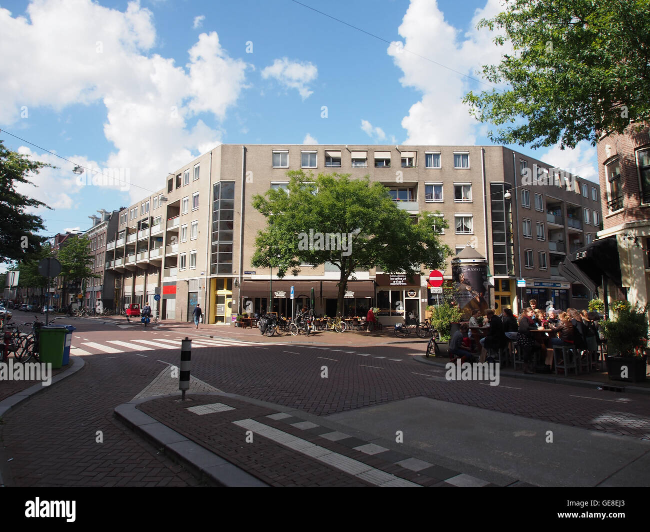 Street intersections hi-res stock photography and images - Alamy